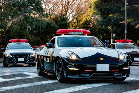 速度無制限で走れるパトカーを見分ける方法とは