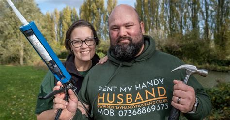 Une Femme Loue Son Mari D Autres Femmes Pour Afin Qu Il Effectue De Petits Travaux