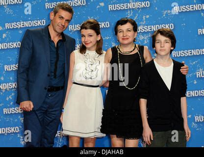Wladimir Kaminer Seine Frau Olga Sohn Sebastian Und Tochter Nicole Bei Der Premiere Des Films