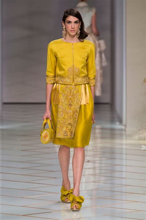 Guo Pei The Woman Behind Rihanna S Met Gala Masterpiece Makes Her Paris Couture Debut