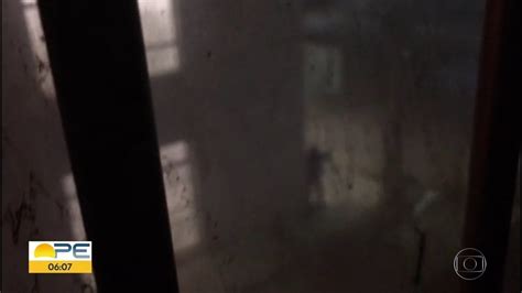 Vídeo Bandidos Assaltam Dois Bancos E Entram Em Confronto Com A Pm Em