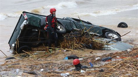 Chuva espalha destruição em ilha grega