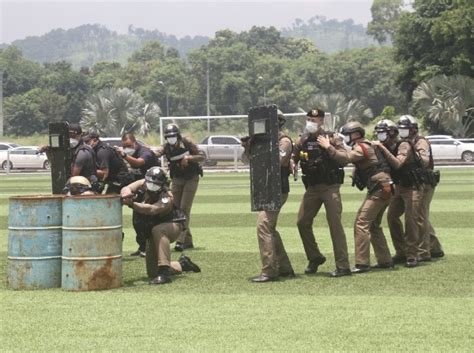 ผบ ตร เยี่ยมมอบนโยบายตำรวจภูธรภาค 2 Cops Magazine