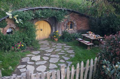 Hobbit Hole 21 At The Hobbiton Movie Set Near Matamata Flickr