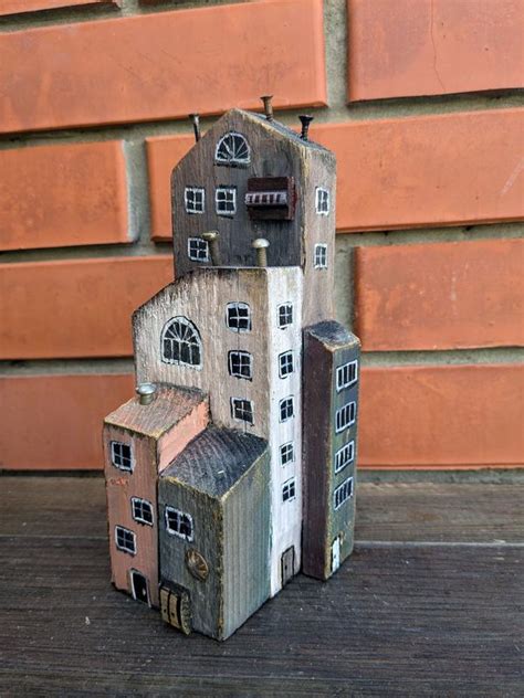 Декоративный деревянный домик статуэтка — цена 650 грн в каталоге Статуэтки Купить товары для