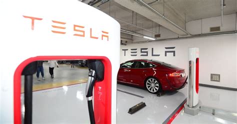 Tesla Lowers Prices Of Model 3 And Model Y By 3 4 Locally