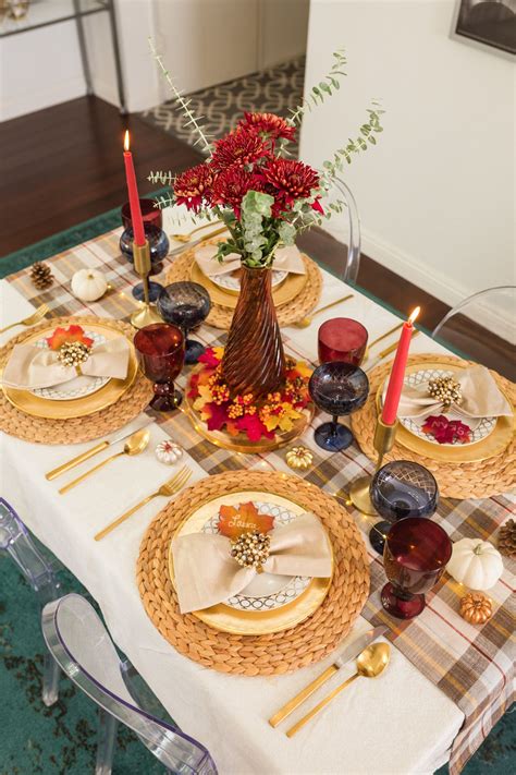 Thanksgiving Dinner Table Setting