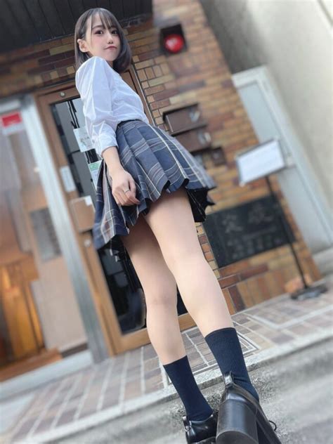 弓川いち華 紺色ソックスなプリスカ制服画像