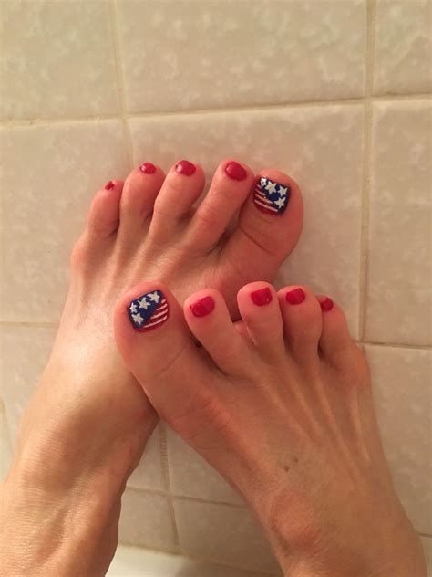 Pin By Christy Honeycutt On Nail Ideas Patriotic Nails Design Toe Nails Toe Nail Designs