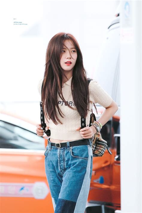 Jisoo Looked Godly With See Through Bangs And Light Makeup At Blackpink