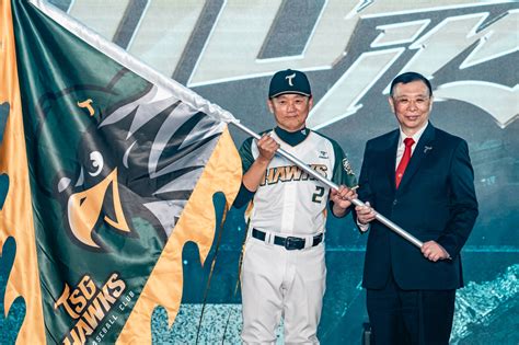 吉祥物「takao」初登場 台鋼雄鷹主題隊歌「蘇打綠」團長擔綱製作人。