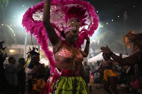 [포토] 화려한 열정의 축제… 브라질 ‘삼바 카니발 서울신문