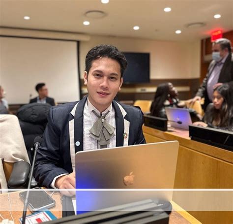 Deris Nagara Jejaka Ciamis Yang Berpetualang Di New York As