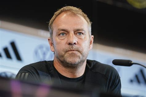 Nationalmannschaft Trainer Flick Reagiert Auf Miese Stimmung Um Das
