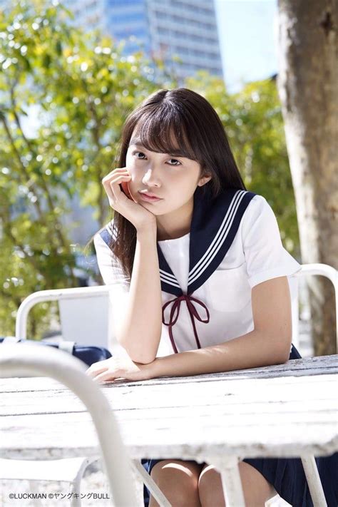 画像14 “ハタチの高校5年生”黒木ひかり、セーラー服で素肌チラリ ビキニ姿も披露