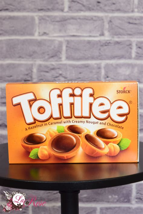 Купи за 10.00 лв. Шоколадови Бонбони Toffifee 125 гр. - 15 бр. с ...
