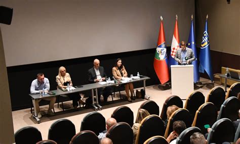 Vijećnik Sirovec Sdp Zatražio Prostor U Centru Križevaca Za Prematanje Male Djece Prigorskihr