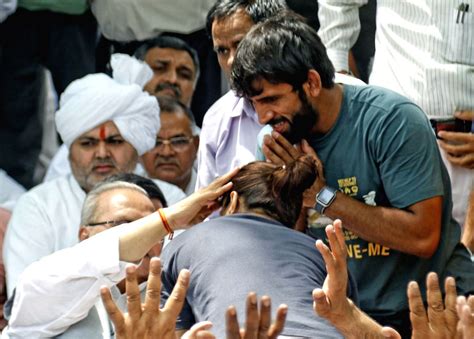 Former Jandk Governor Satya Pal Malik With Wrestlers Bajrang Punia