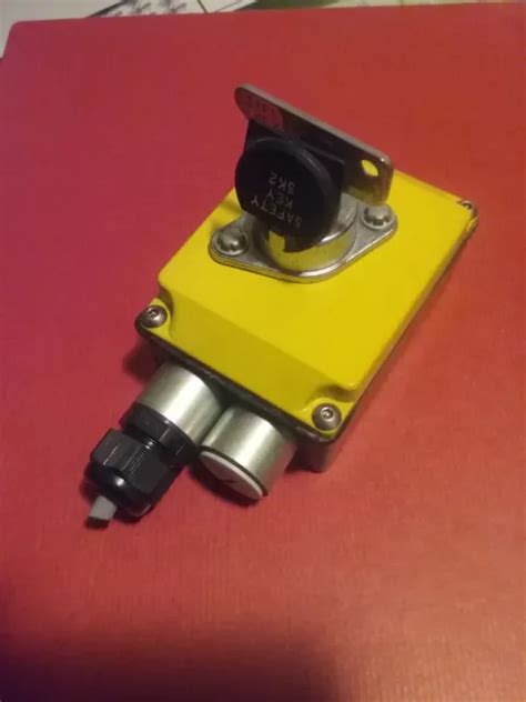 Sick Safety Key Switch Sk2 In Diecast Housing As New 103 02