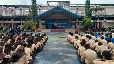 Smkn 1 Luwuk Giatkan Sapa Ceria ‘sabtu Pagi Cerita Karya Siswa