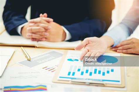 비즈니스 회의 시간입니다 아이디어의 프레 젠 테이 션 Plansbusiness 개념을 분석 개발에 대한 스톡 사진 및 기타