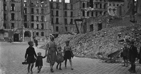 El Calvario De Las Mujeres Tras La Caída De Berlín Violaciones Masivas