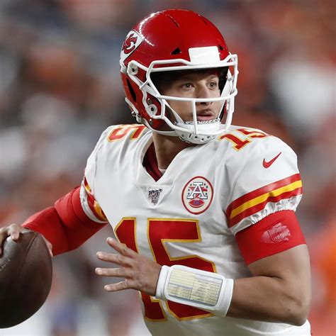 Chiefs Patrick Mahomes Ruled Out Vs Packers With Knee Injury After