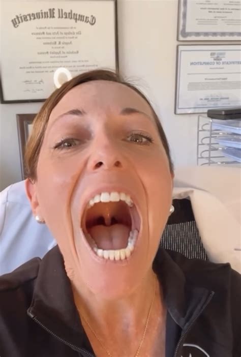 Vocal Coach Big Uvula And Throat Em Inglês