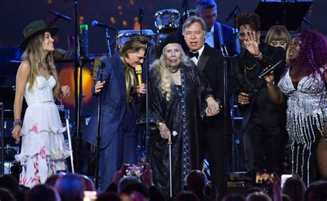 Leyendas De La Música Rinden Tributo A Joni Mitchell Antes De Los
