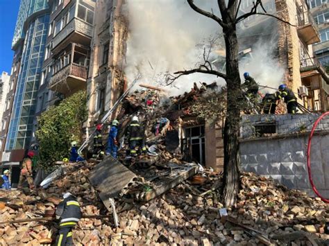 Монобанк почав відмовляти деяким клієнтам в обслуговуванні та пояснив