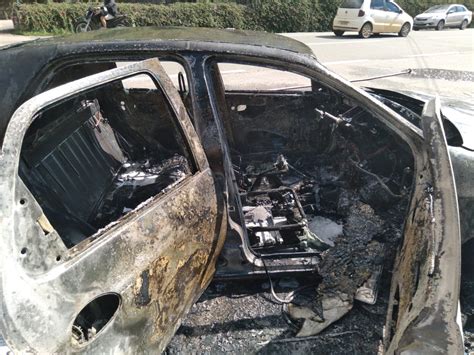 Carro da Secretaria de Obras de Brusque pega fogo na rodovia Antônio Heil
