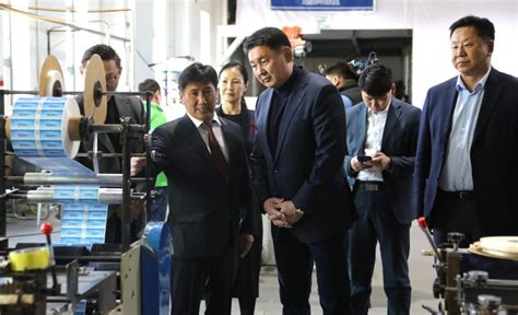 Монгол Улсын Ерөнхийлөгч Ухнаагийн Хүрэлсүх үндэсний үйлдвэрлэгч Монлабел компанид ажиллалаа