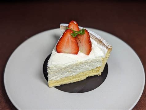 【シャトレーゼ】季節限定「苺のレアチーズタルト」を実食、味や食感、構成について解説 チーズケーキ通信