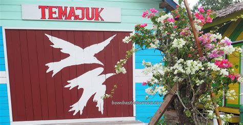 Rumah Terbalik Kuching Sarawak It S Loads Of Fun Too Limited Of Space