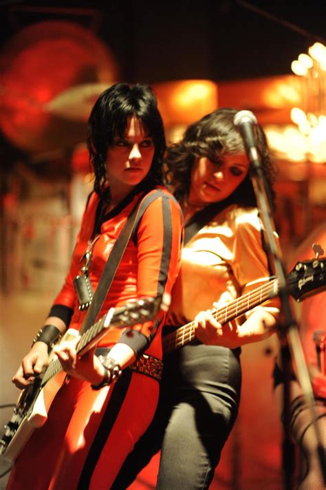The Runaways Still Kristen Stewart And Dakota Fanning Photo 11675638