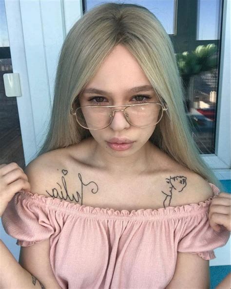 Instasamka🤍 Самка Фотографии девушек Элмо