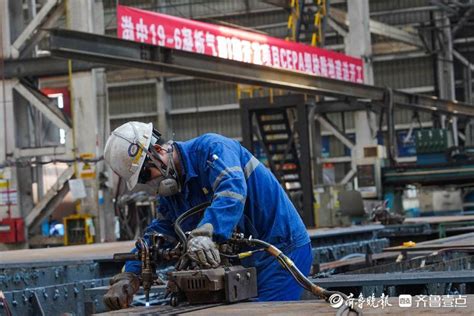 渤海湾首个千亿立方米大气田i期工程最大组块在青开工开发项目天然气