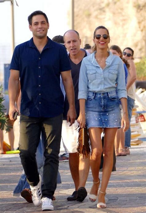 רותם סלע ואורי פפר מרימים מסיבה וכולם מתייצבים