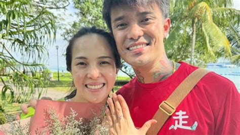 Simonboy Finally Puts A Ring On It Suprises Chloe Eong An Engagement