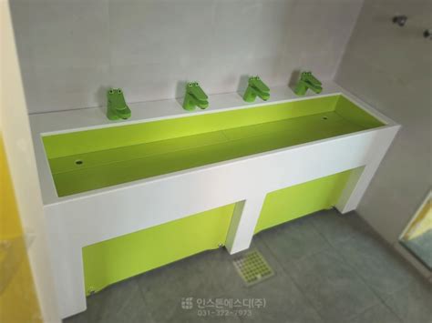 공주에 위치한 국공립어린이집 인테리어 현장 악어수전과 어울리는 어린이세면대 빗각세면대 맞춤 시공 네이버 블로그