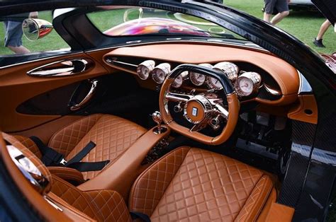 Detomaso Interior
