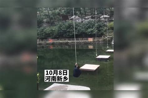 大哥在景区玩荡绳在一声声咿呀中迷失自我网友这是捧杀 网友 景区 大哥
