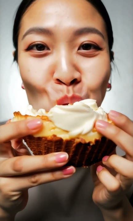 Eating Extra Creamy Cream Pie Youtube
