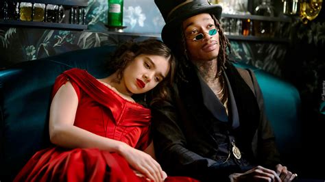 Hailee Steinfeld I Wiz Khalifa W Serialu Dickinson