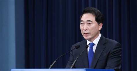 대통령 집무실 이전 관련 입장 발표하는 박수현 국민소통수석