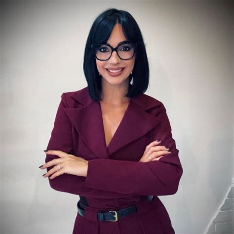 B E Belle Hivatalos Szerzői Oldal Nem Az Válik Erős Emberré Akivel Sosem Történnek