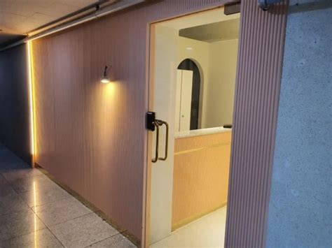 템바보드 카운터가 예쁜 미용실인테리어 마감현장 사무실인테리어 공사 전문업체