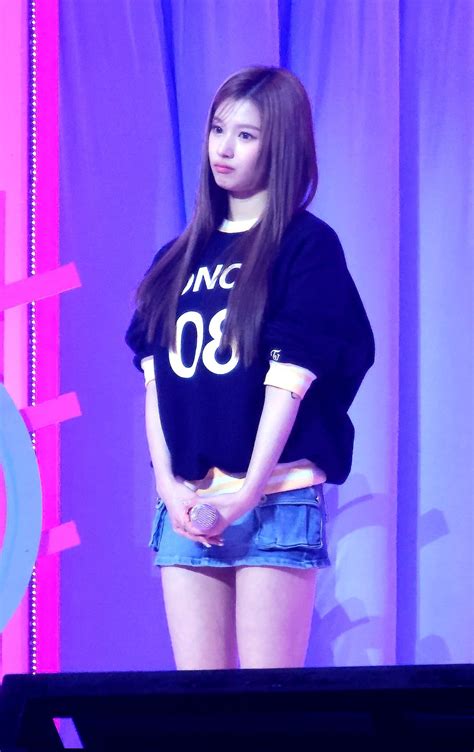 Itzy Yuna R Cutekpopgirls