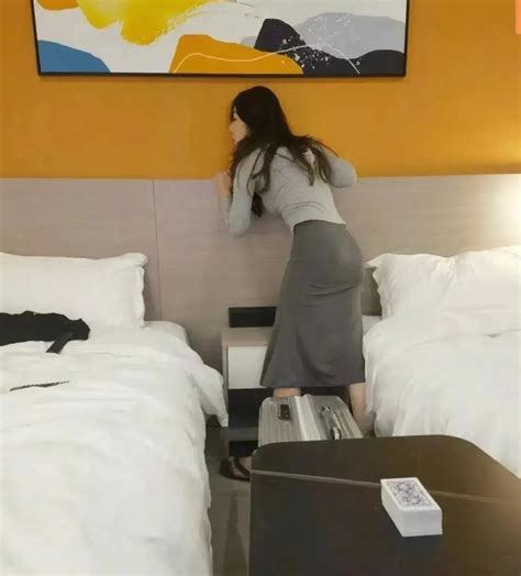 จุดจบสายเผือก สาวจีนแอบฟังห้องข้าง ๆ คุยเกือบชั่วโมง แฟนหนุ่มด่า