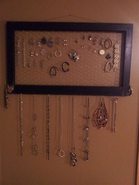 I Could Make This I Have Old Frames And Chicken Wire Old Window Frame Old Frames Chicken Wire